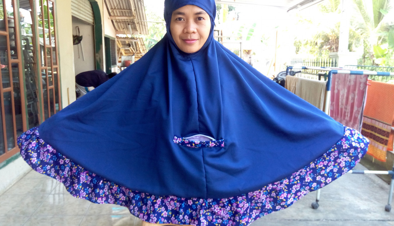 Zidisha | Making a hijab that is very useful for people
